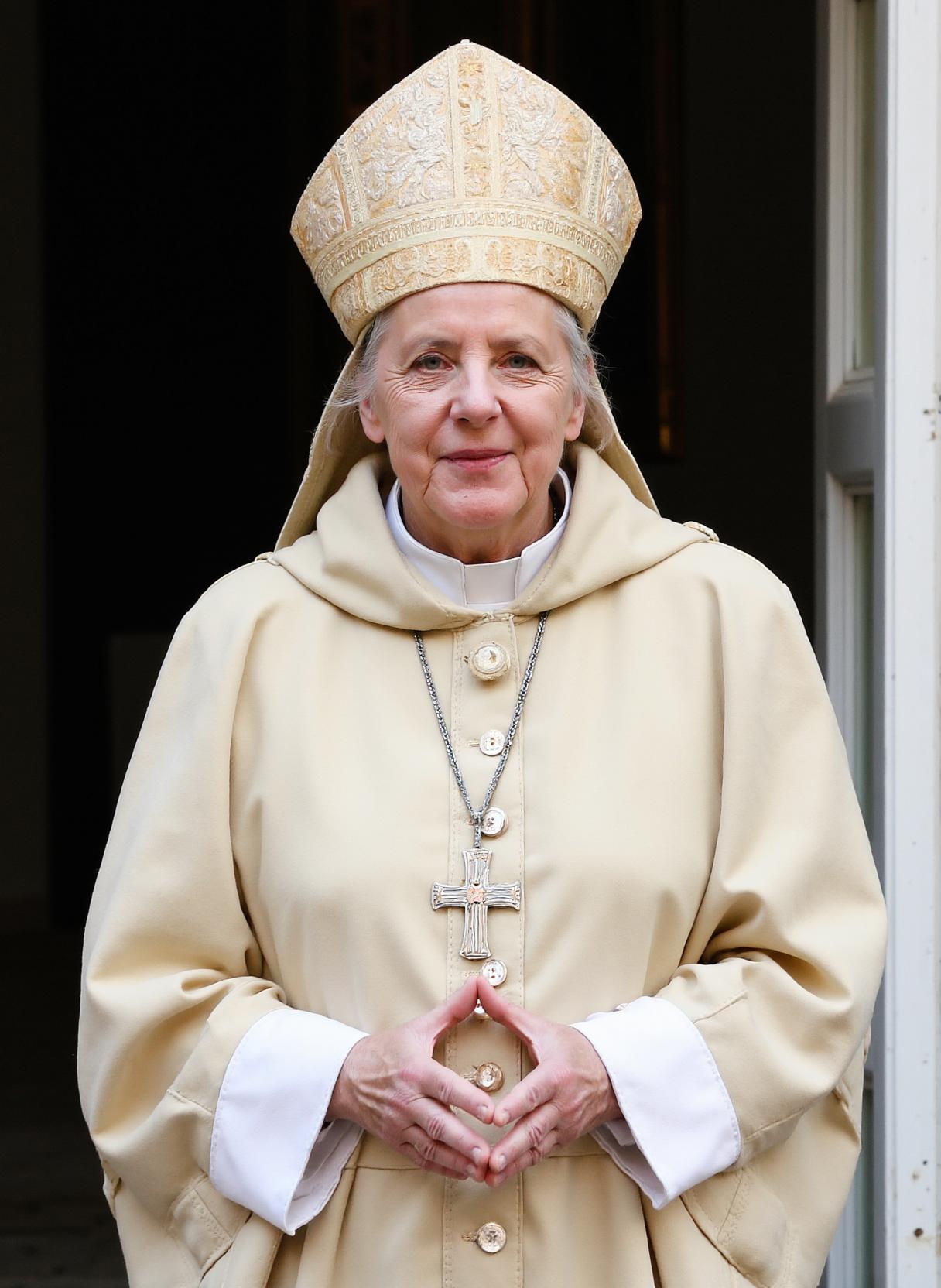 Angela Merkel (incl. hand gesture Merkel diamond) - v1.0 - CivitAI Archive